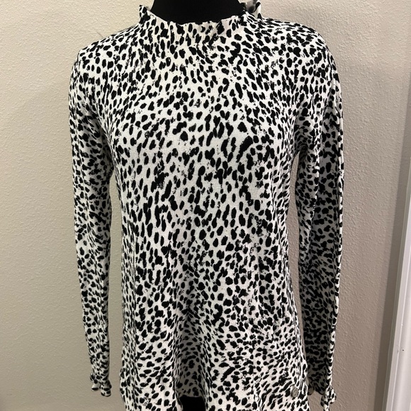 365 | Sweaters | Lightweight Womens M Sweater By 365 In Black And White ...